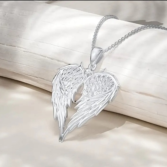 Pretty Angel | Jewelry | Nwt Elegant Angel Wings Heartshaped Pendant ...